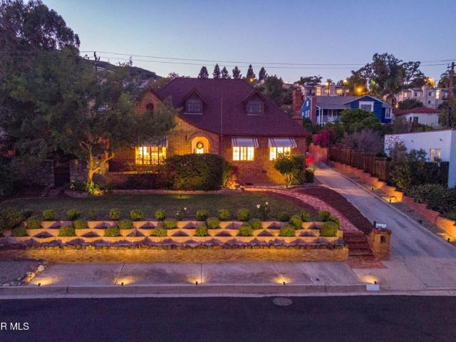 975 Loma Vista Place