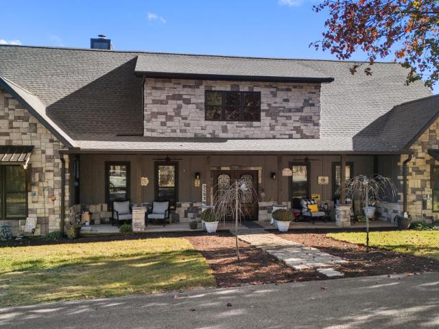 975 Lake Smoky Rd
