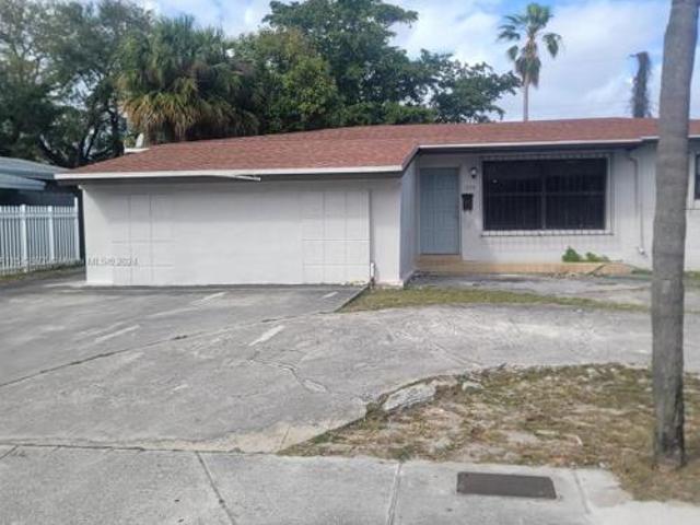 975 NE 135th St, North Miami, FL 33161