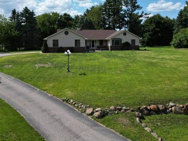 9764 Annabelle Ct, South Lyon, MI 48178