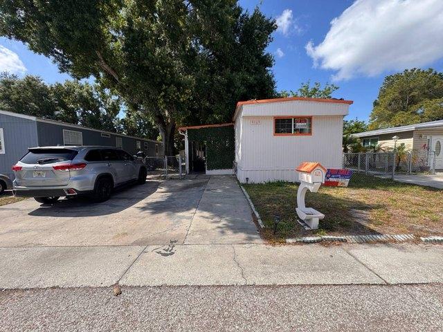 9765 Oaks St, Tampa, FL 33635