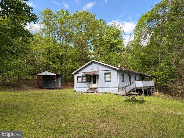 9766 Valley View Rd, Three Springs, PA 17264