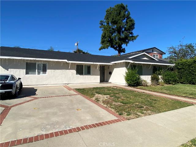 9767 Comanche Ave, Chatsworth, CA 91311 | MLS #SR26027 | Compass