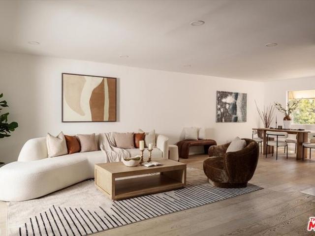 9761 Via Pavia, Burbank, CA 91504