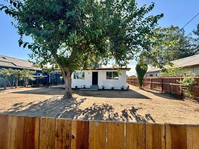 9762 S Shaft Ave, Selma, CA 93662