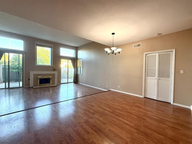 976 De Soto Lane