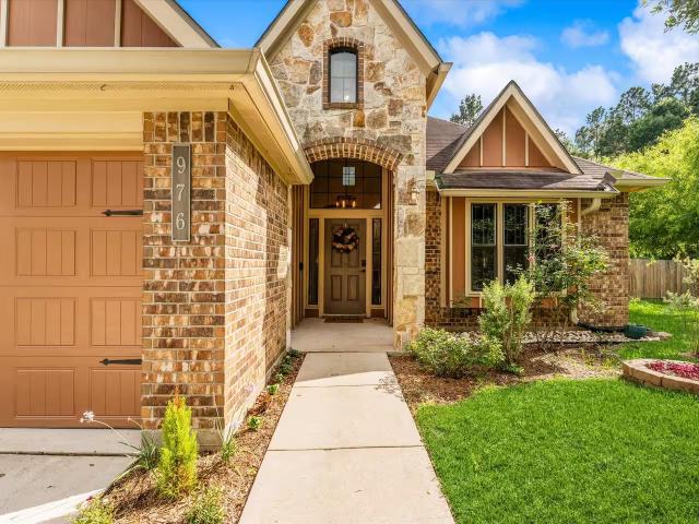 976 Northampton Drive