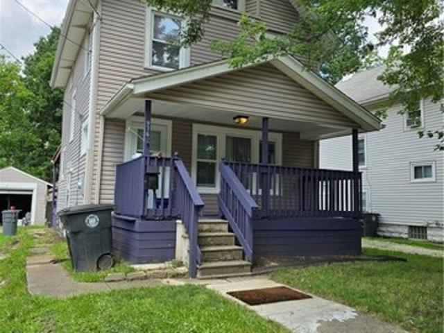 976 Neptune Ave, Akron, OH 44301