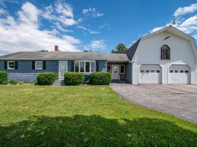 976 South St, Dayton, ME 04005