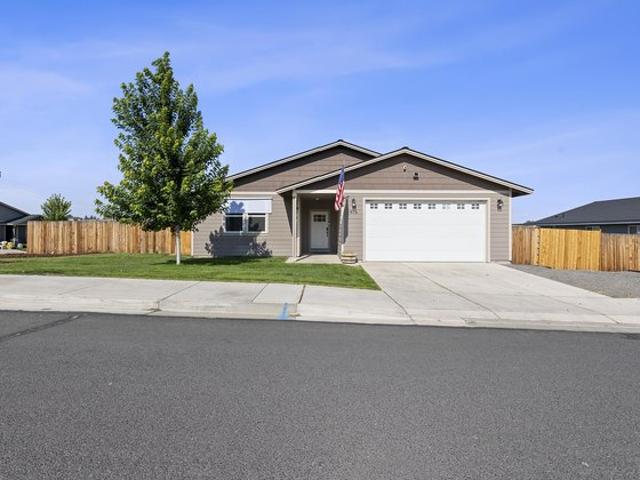 976 SE Maui Ln, Madras, OR 97741