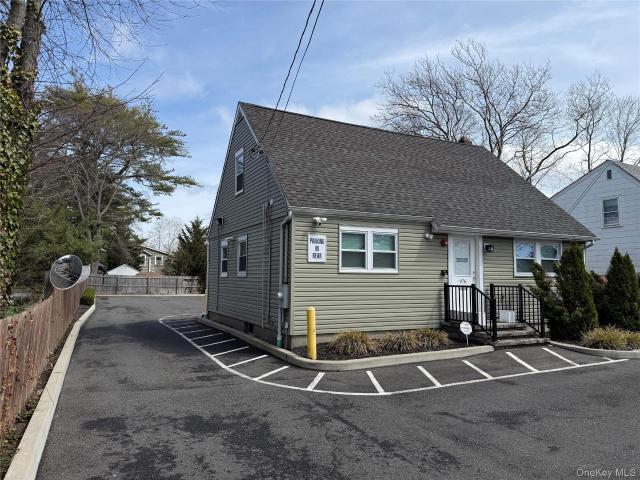 976 Roanoke Avenue