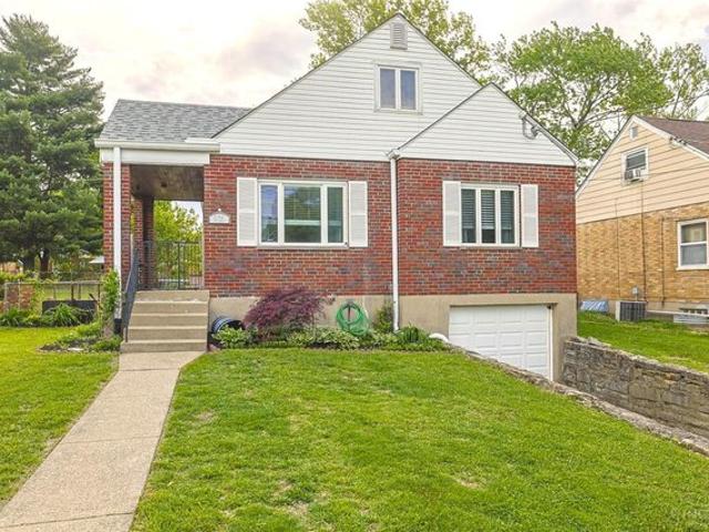 976 Woodbriar Ln, Cincinnati, OH 45238