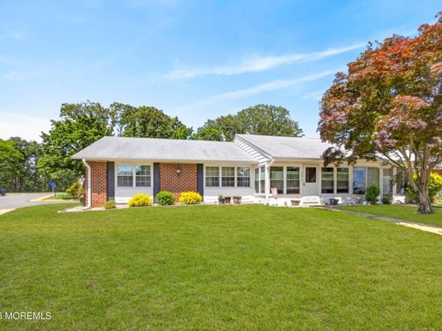 976A Aberdeen Dr, Lakewood, NJ 08701