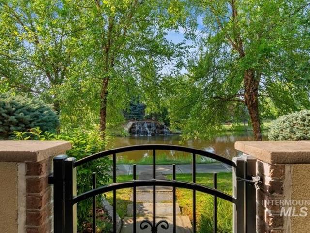 9775 W Sultana Dr, Garden City, ID 83714