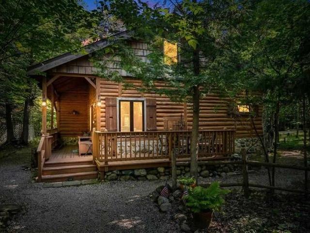 9770 Hemlock Trl, Harbor Springs, MI 49740