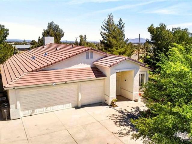 9770 Sunny Vista Rd, Phelan, CA 92371