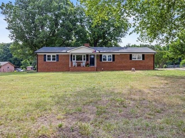 9771 Woodruff Rd, Kernersville, NC 27284