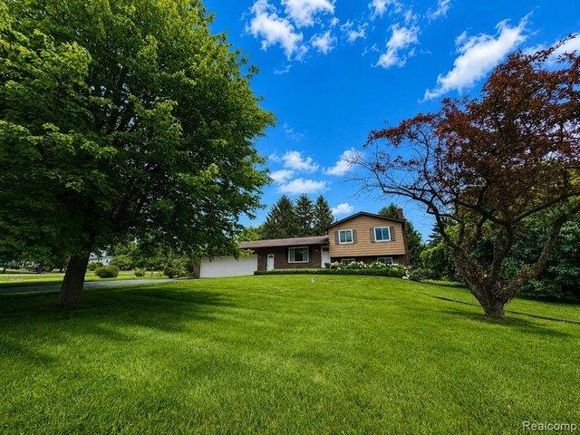 977 Mary Dr, Lapeer, MI 48446