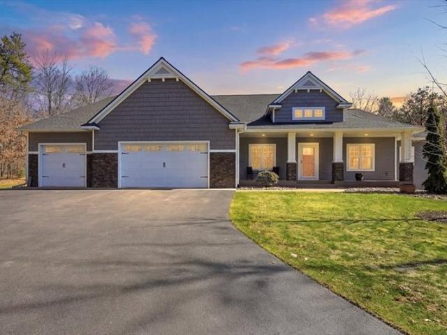 977 McGregor Dr, Eau Claire, WI 54703