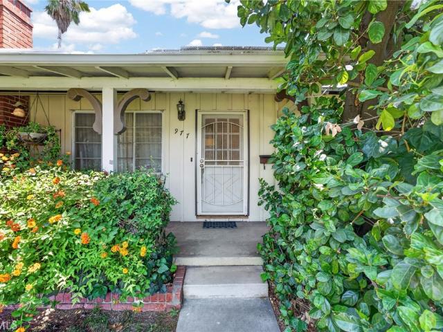 977 N Riverside