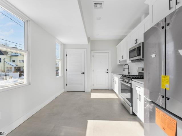 977 Sanford Ave
