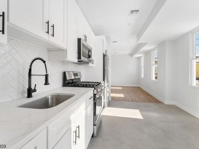 977 Sanford Ave, Irvington, NJ 07111
