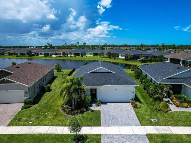 977 SE Crosswood Way, Port Saint Lucie, FL 34984
