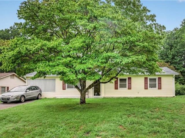 977 Shalimar Dr, Winston Salem, NC 27107