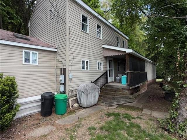 977 Sharon Rd, Beaver, PA 15009