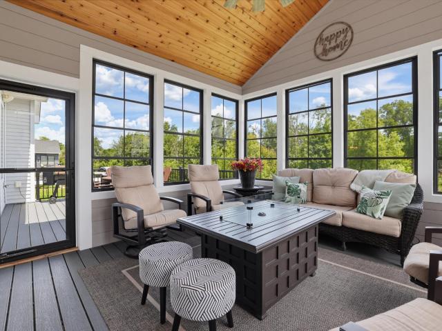 977 Pheasant Run S