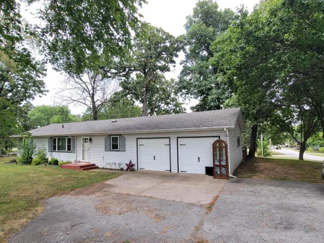 977 W Crestwood Drive