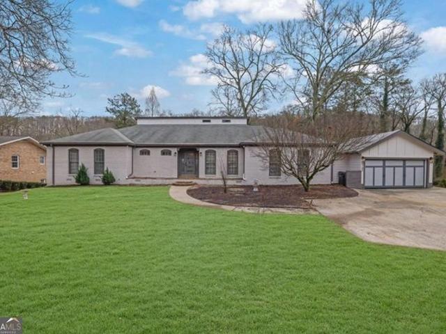 9785 LA View Cir, Roswell, GA 30075