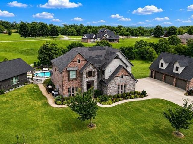 9787 Soaring Hawk Dr, Bentonville, AR 72713