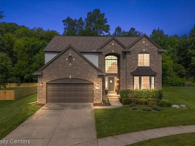 9780 David Ln, White Lake, MI 48386