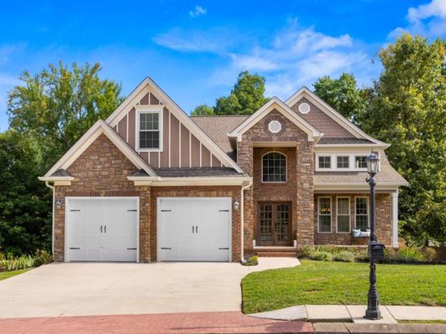 978 Brooke Stone Dr, Soddy Daisy, TN 37379