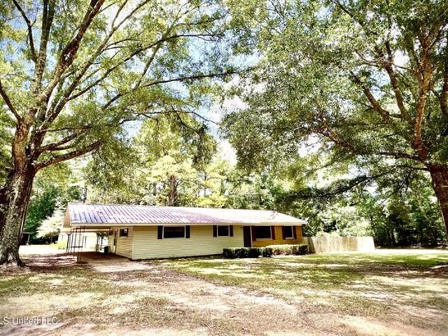 978 Butler Rd SE, Smithdale, MS 39664
