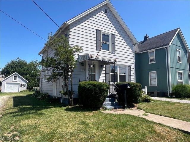 978 Buffalo St, Conneaut, OH 44030