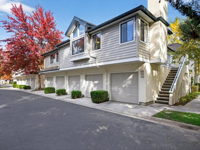 978 E Riverpark Ln, Boise, ID 83706