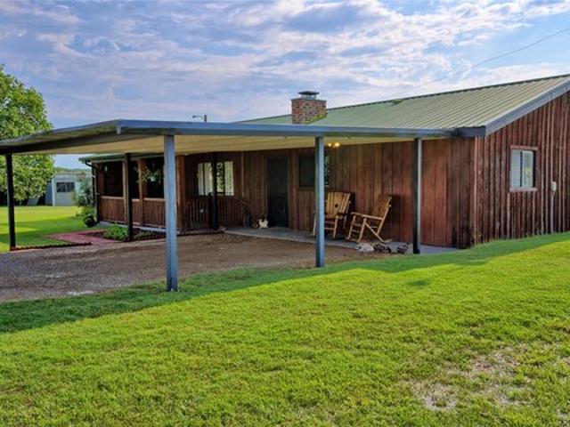 978 Longbranch Rd, Nocona, TX 76255