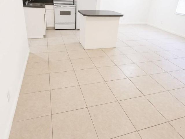 978 Pompano Studio Apartment for Rent at 978 Sw 10th Dr, Pompano Beach, FL 33060