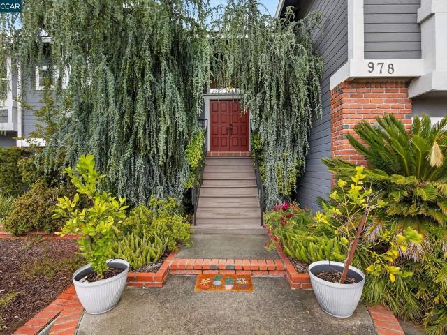 978 Vía Montanas, Concord, CA 94518 | MLS #41132 | Compass