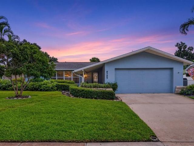 9795 Portside Dr, Seminole, FL 33776