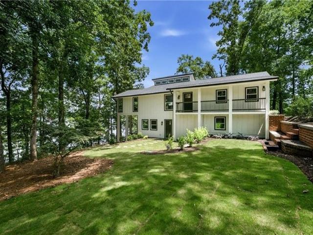 9790 Peninsula Dr, Gainesville, GA 30506