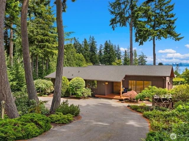 9793 NE Murden Cove Dr, Bainbridge Island, WA 98110