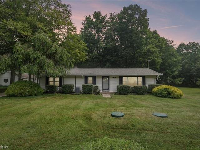 9793 Clay St, Montville, OH 44064