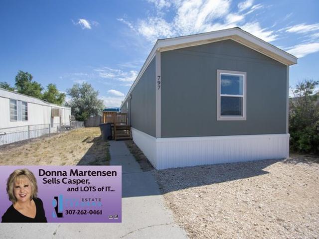 979 5th St, Evansville, WY 82636