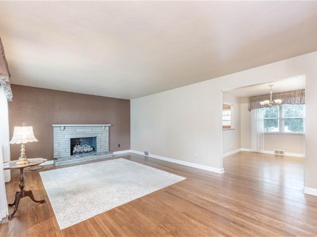 979 Crest Lane
