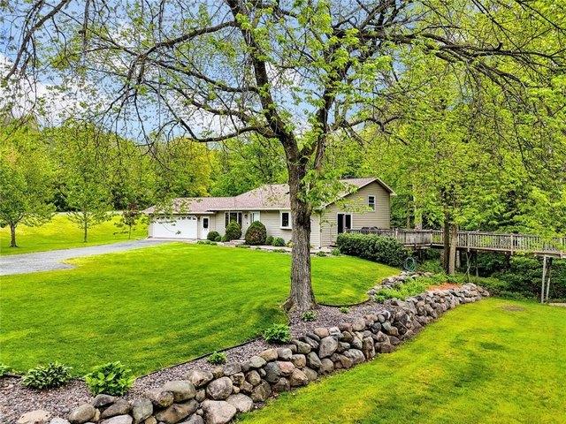979 First St, Taylors Falls, MN 55084