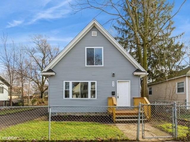 979 Lavette Ave, Benton Harbor, MI 49022