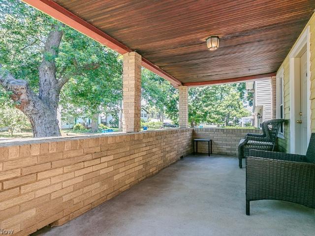 979 Mohegan Trail
